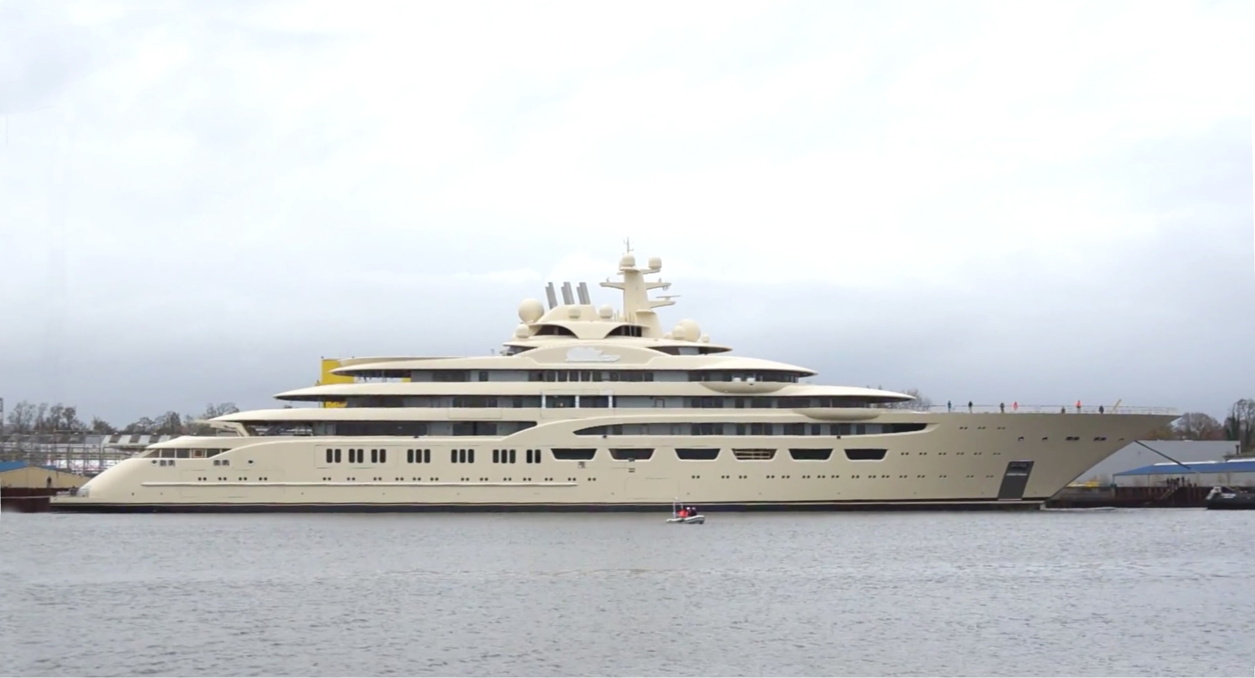 Yacht DILBAR, Lurssen | CHARTERWORLD Luxury Superyacht Charters